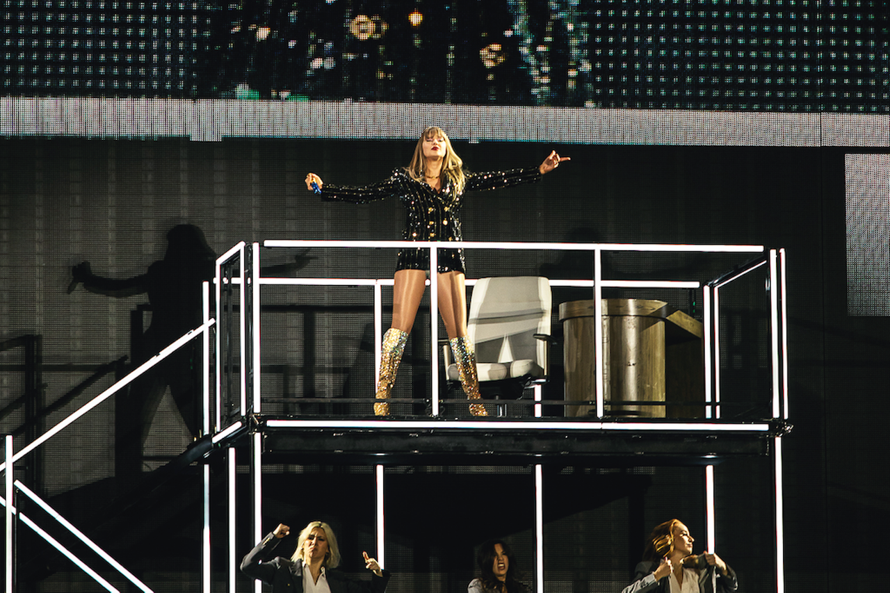 Photos: Taylor Swift Brightens Up Indy's 'Gray November'